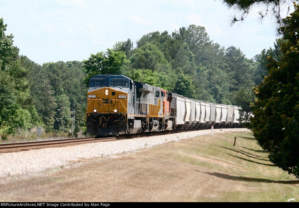 CSX Monon Heritage C40-8W 7670 leads CREX ES44AC 1525 and BNSF 5722